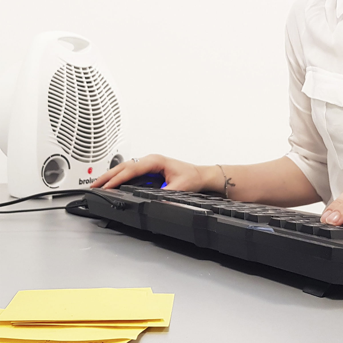 Caloventor Brolux Aire Vertical 2000 Watts - Provincia Compras